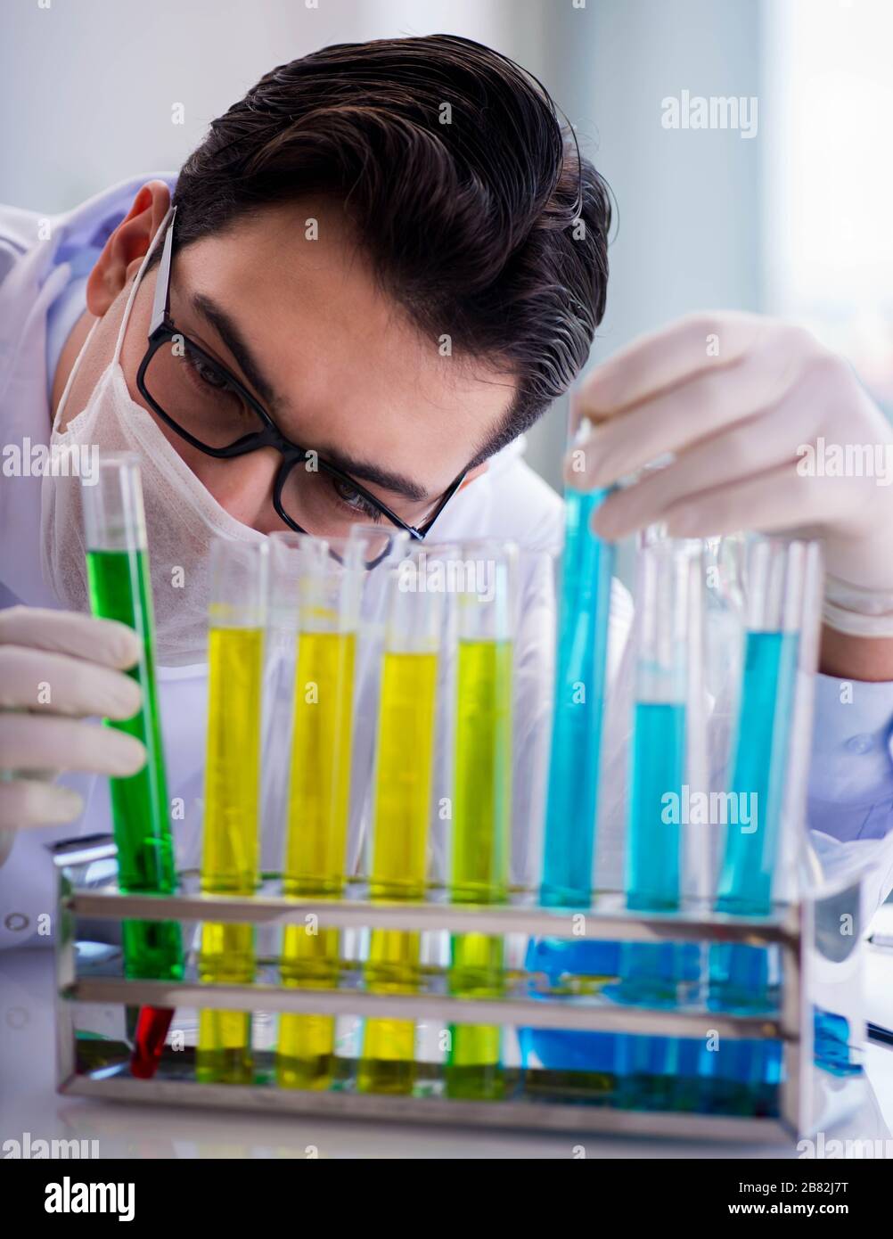 The doctor working in the lab Stock Photo - Alamy