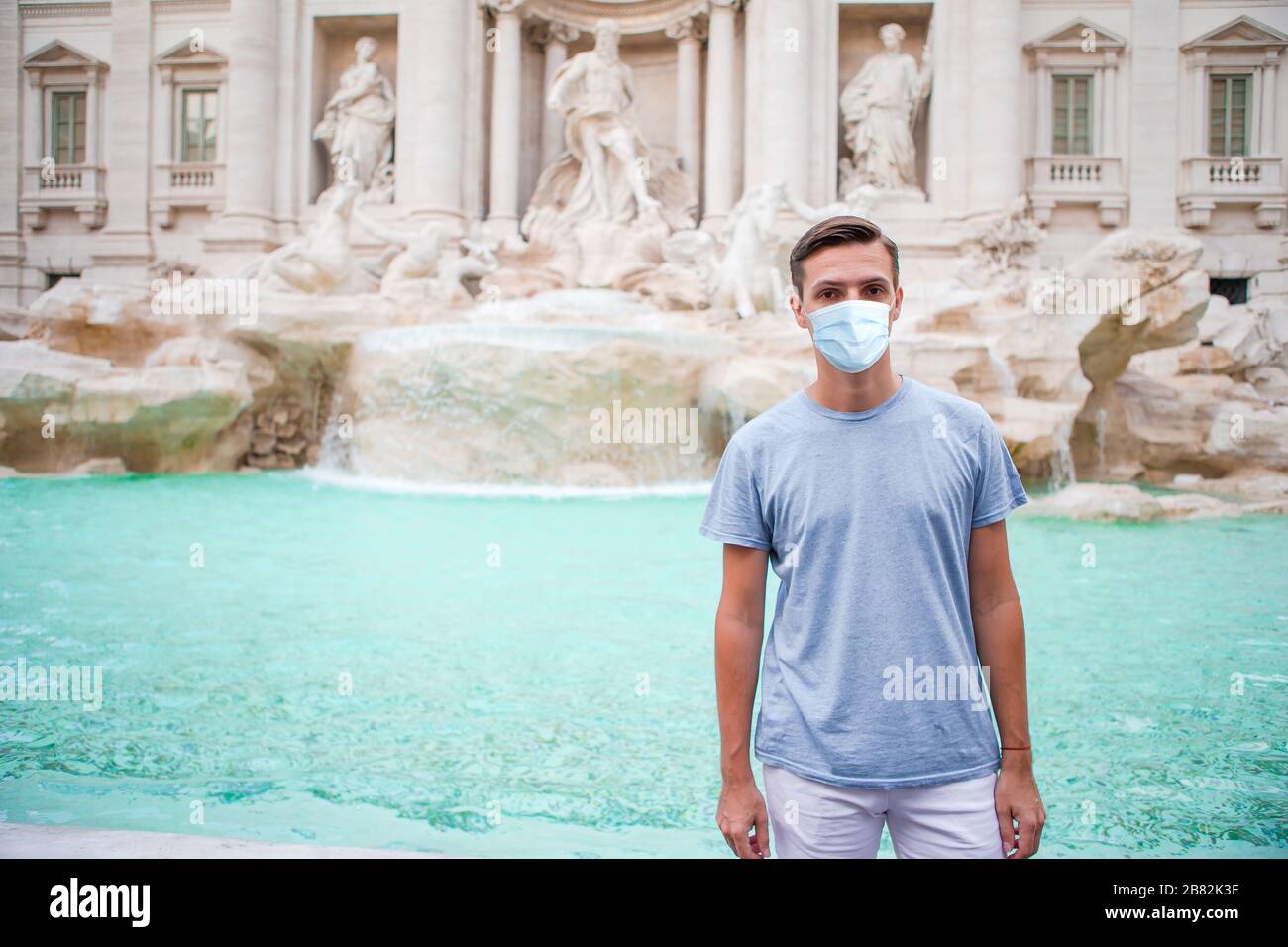 People throwing coins into fountain hi-res stock photography and images ...