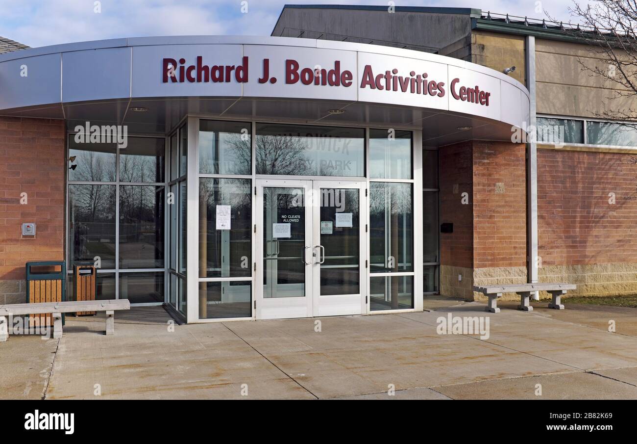 Richard j bonde activities center hi-res stock photography and images ...