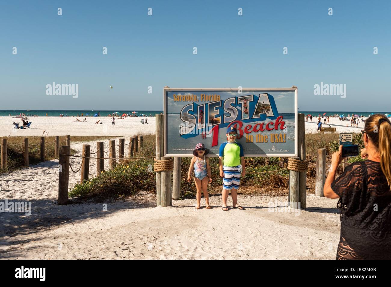 Siesta Beach vacationers not following social distancing during the ...