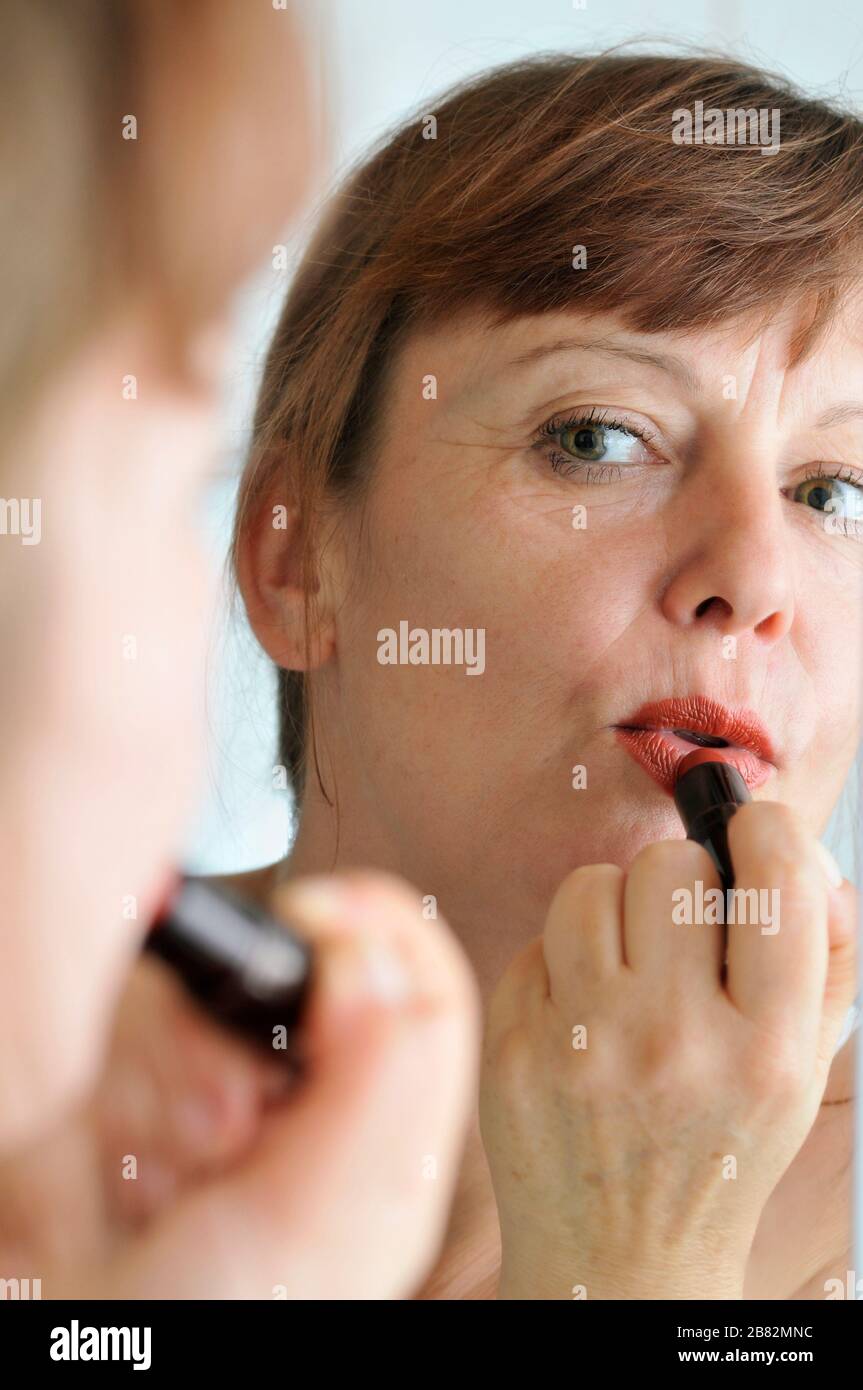 Tracing lips hi-res stock photography and images - Alamy