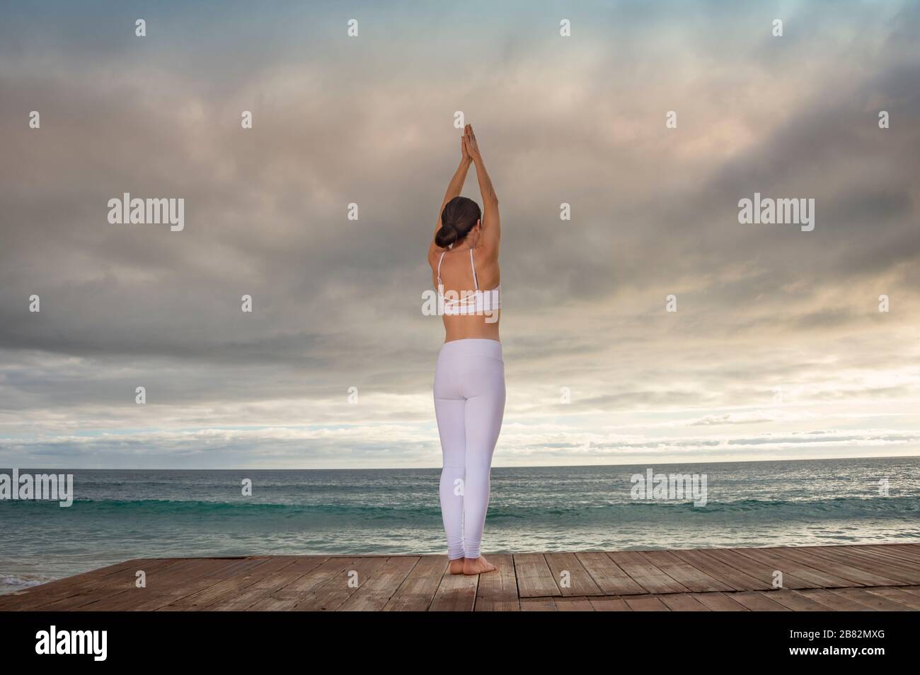 Dramatic pose hi-res stock photography and images - Alamy