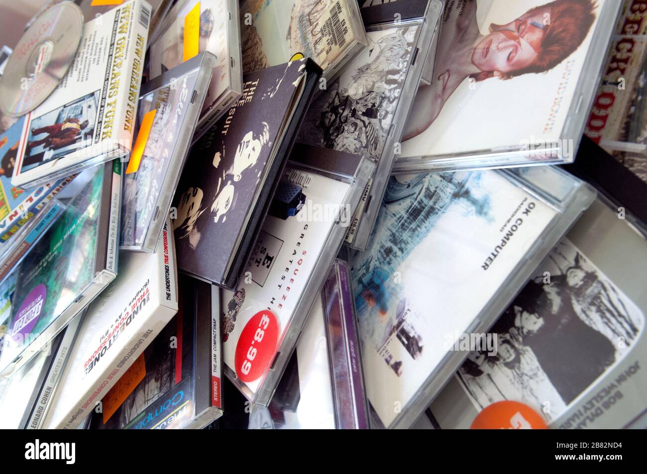 A pile of cds hi-res stock photography and images - Alamy