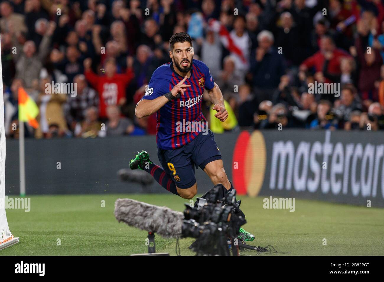 BARCELONA, SPAIN - MAY 01: Luis Suarez of FC Barcelona celebrates his ...