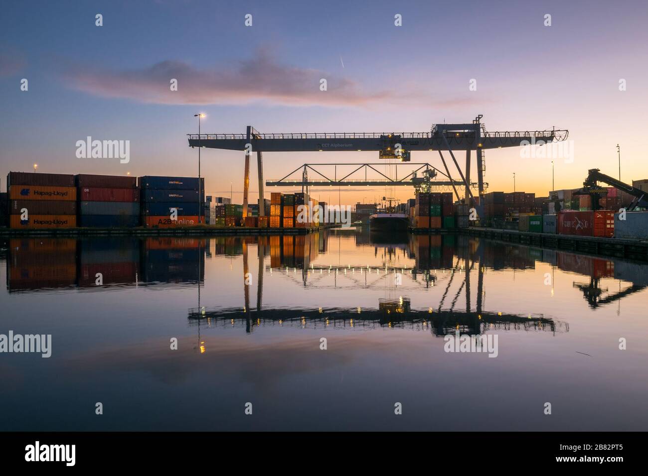 Modern container terminal hi-res stock photography and images - Alamy