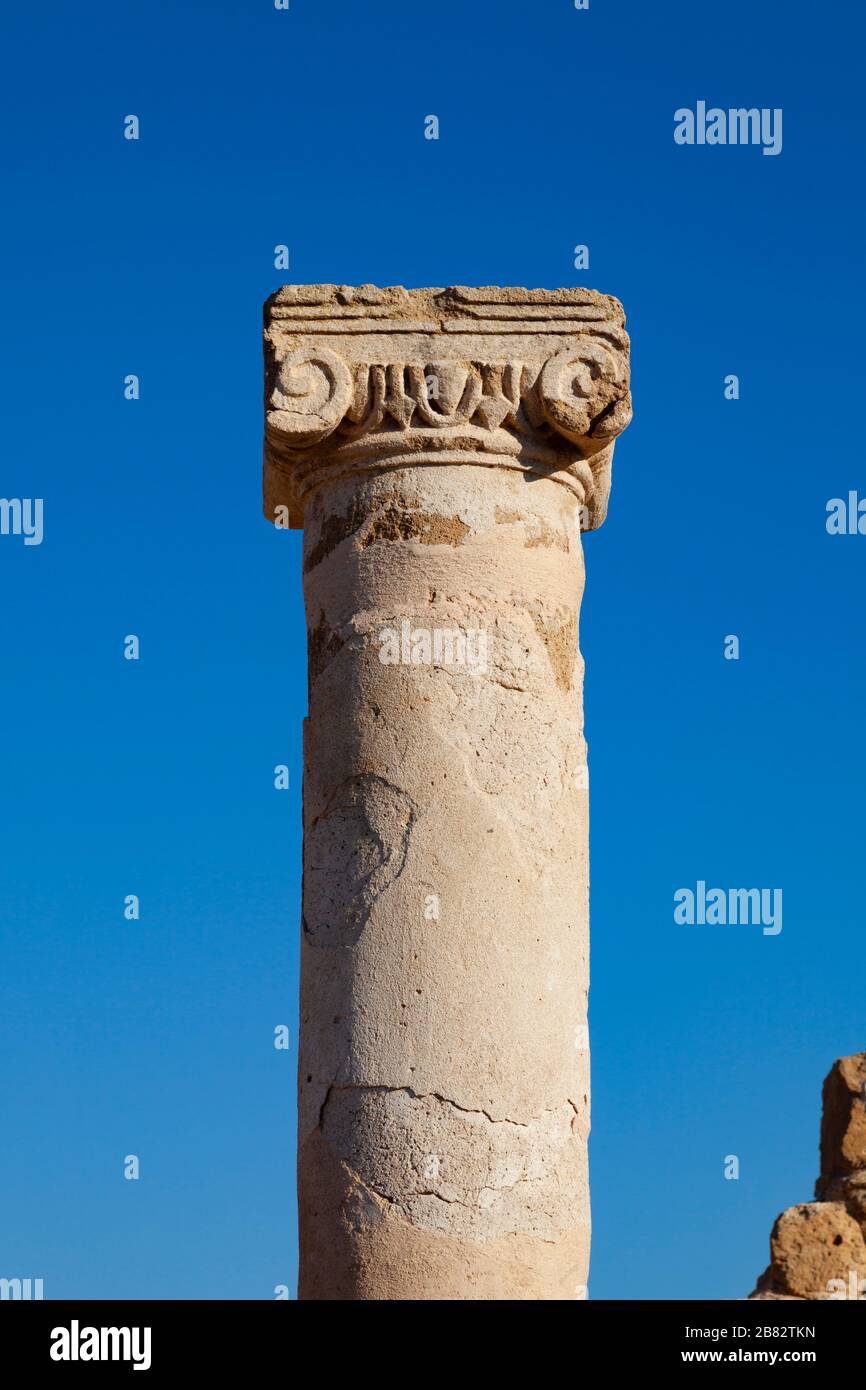 Capital column ancient hi-res stock photography and images - Alamy