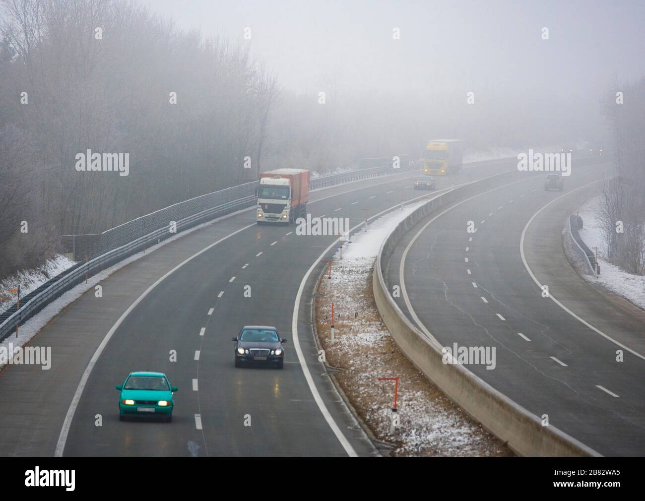 Cars on motorway hi-res stock photography and images - Alamy