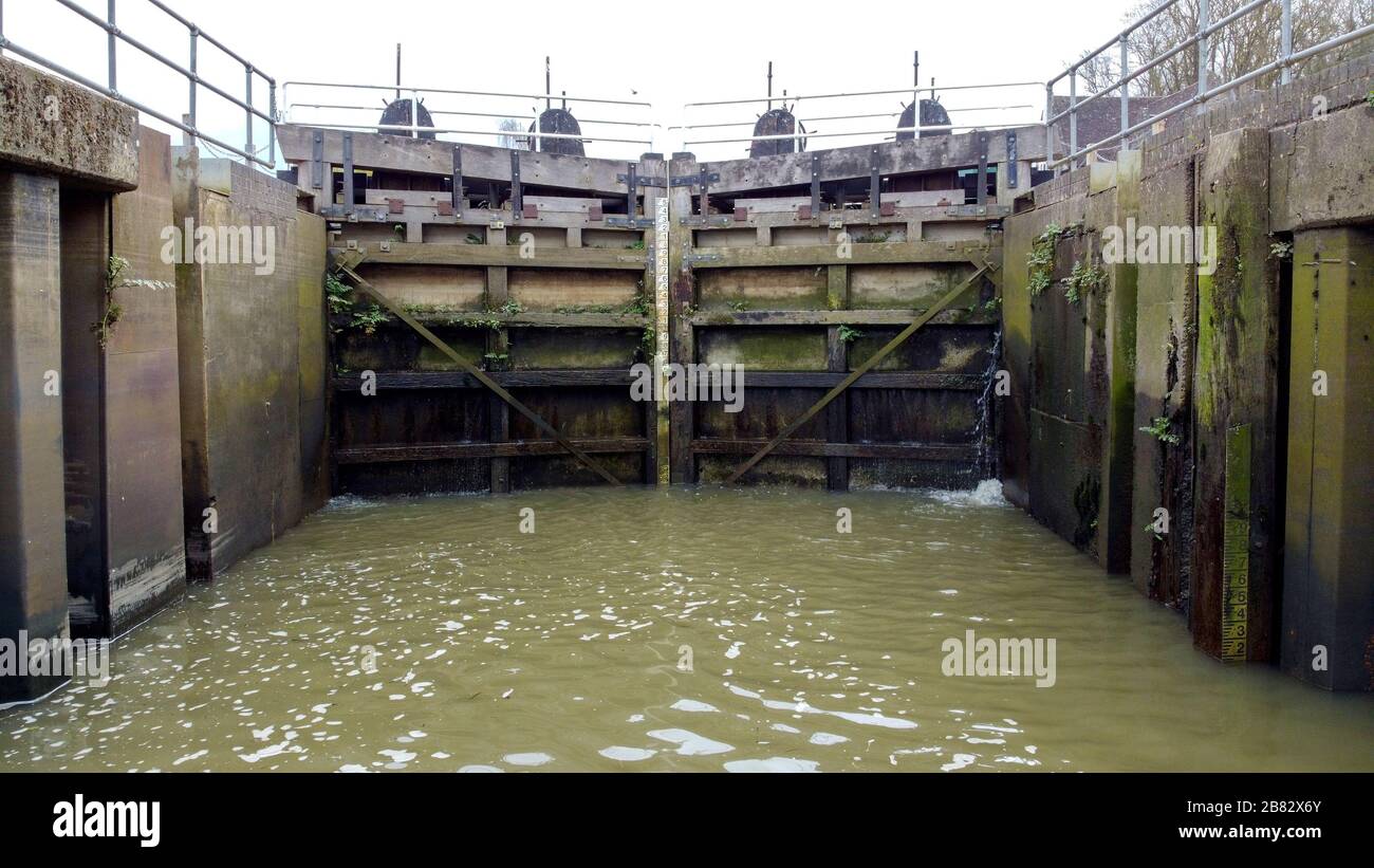 Inside the lock entrance of Allington Lock on the River Medway Stock ...