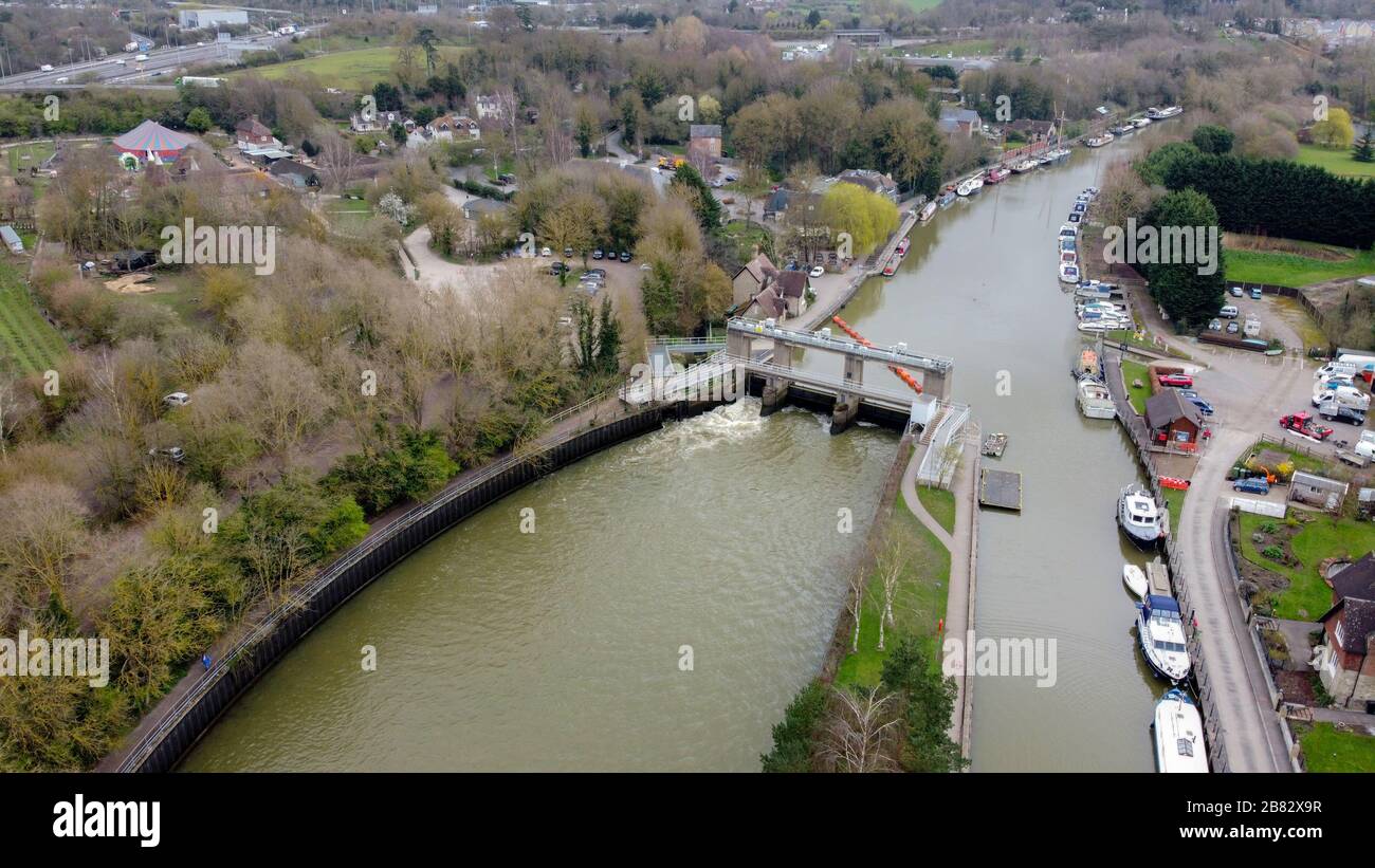 Allington lock on the river medway hi-res stock photography and images ...