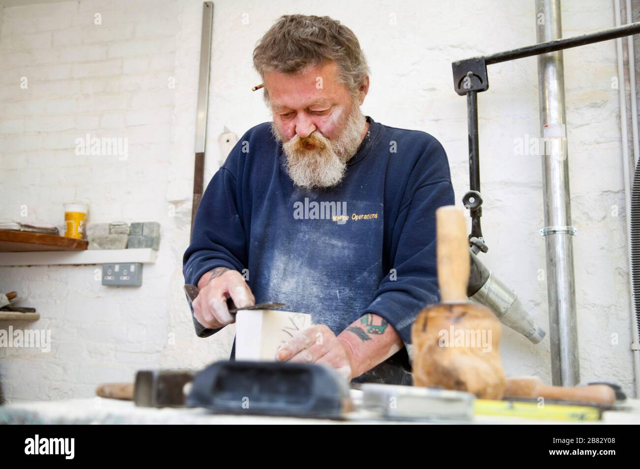 Stonemason craft hi-res stock photography and images - Alamy