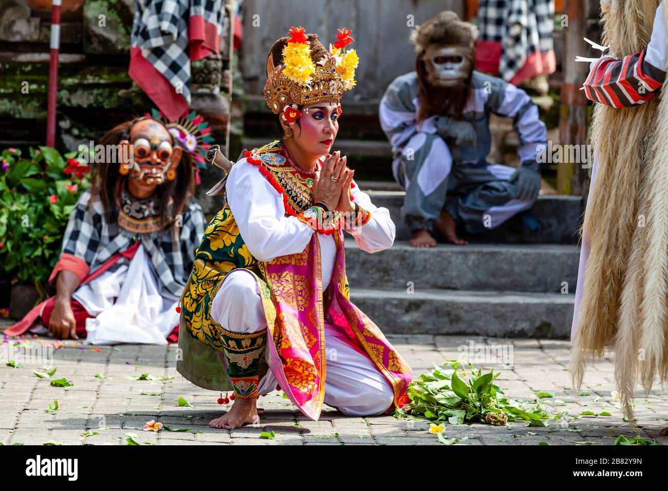Bali dance dancer dancing hi-res stock photography and images - Alamy