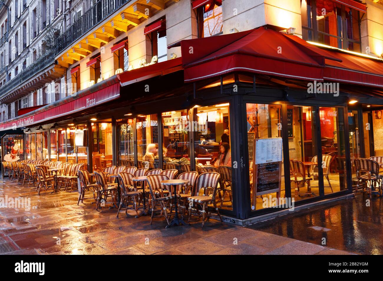 Located in the 1st arrondissement, in the city epicentre, cafe du Pont ...