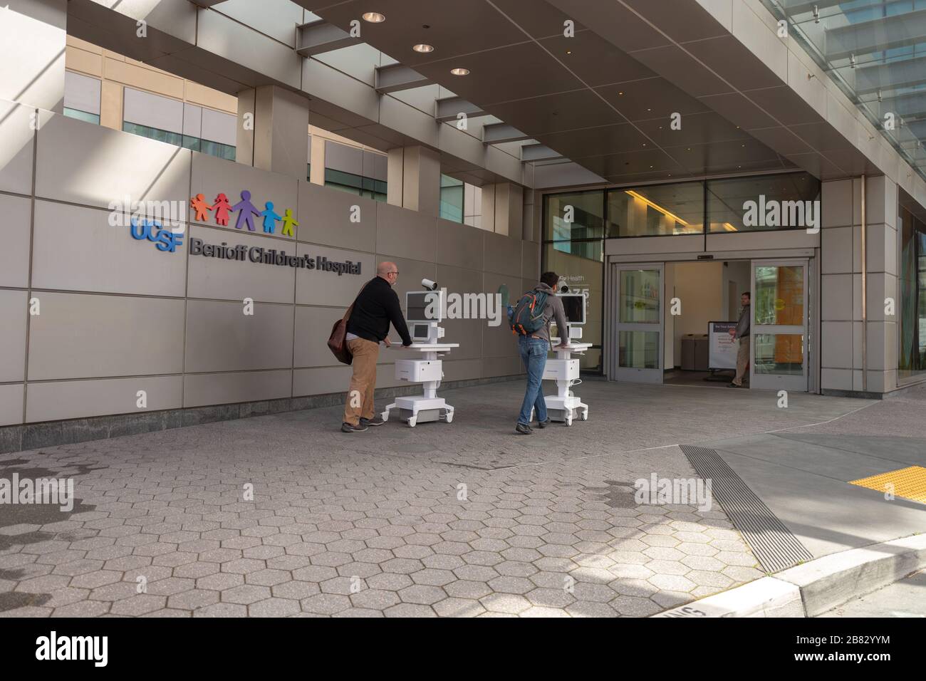 Two wheel carts hi-res stock photography and images - Alamy