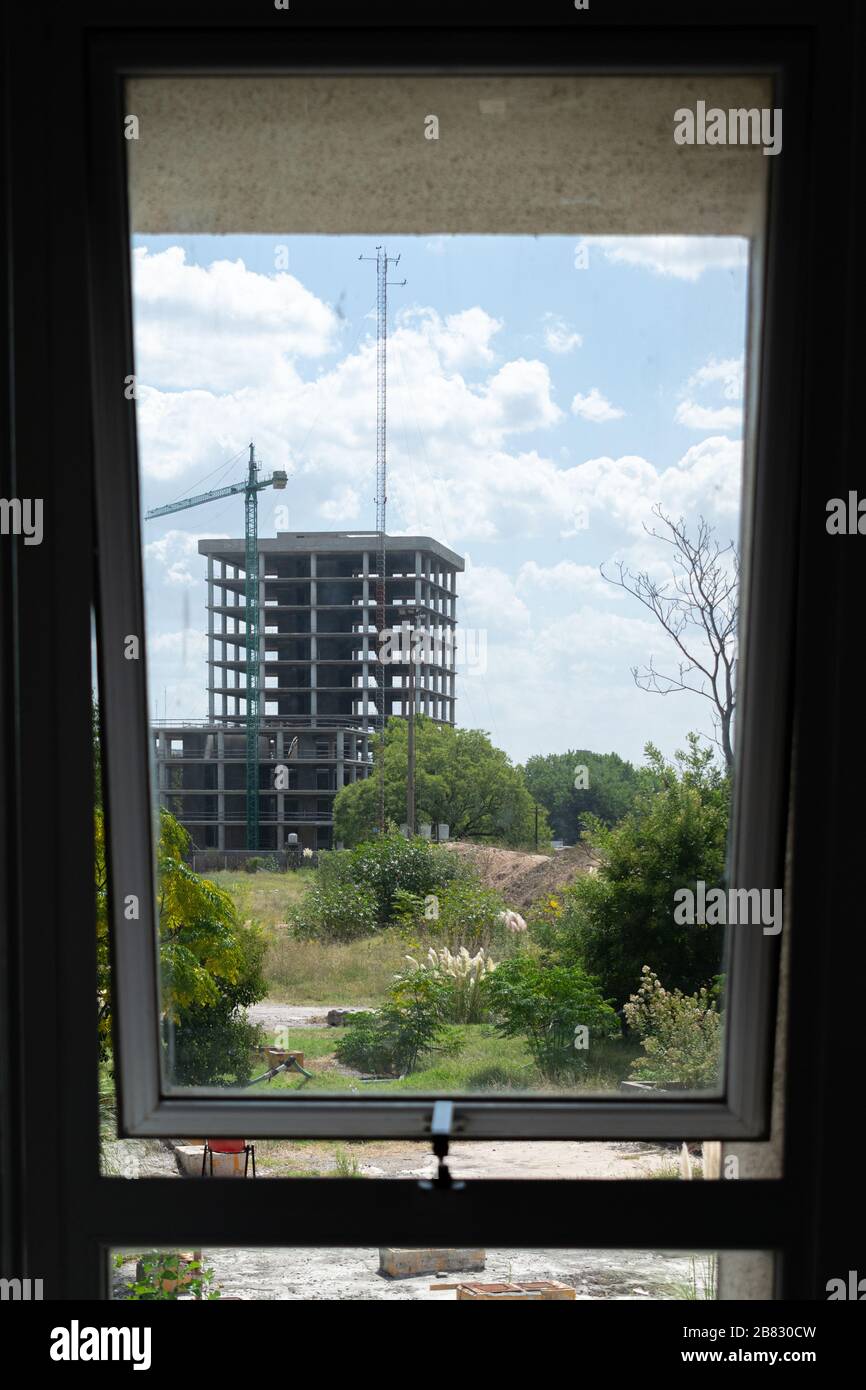 Horizon construction hi-res stock photography and images - Alamy