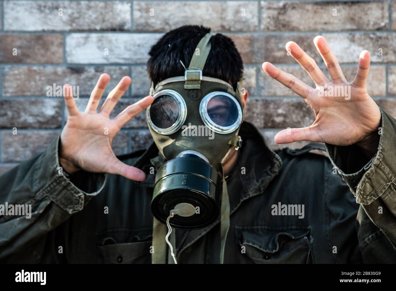 Gas Mask fear chimical batteric scared corona Stock Photo - Alamy