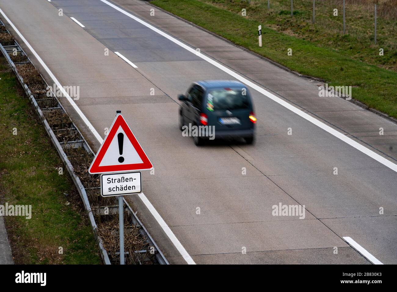 Lorry motorway road sign hi-res stock photography and images - Alamy