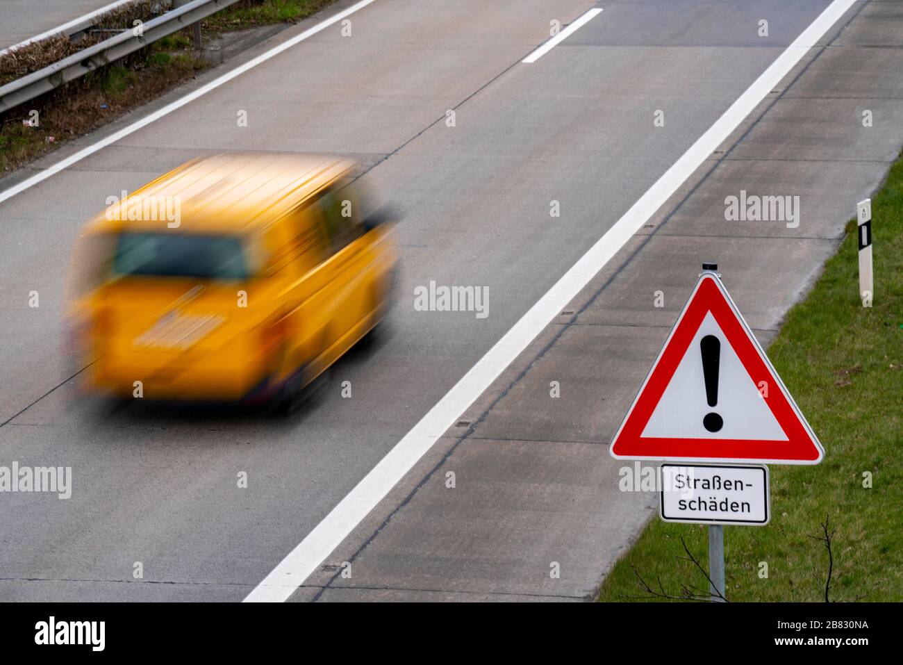 Exclamation mark road sign hi-res stock photography and images - Alamy