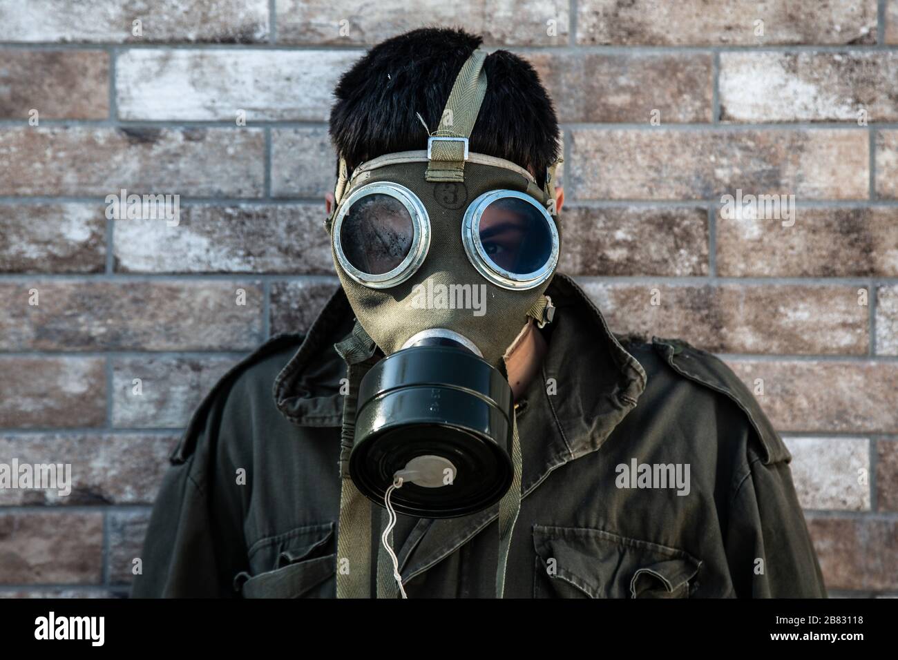 Gas Mask fear chimical batteric scared corona Stock Photo - Alamy