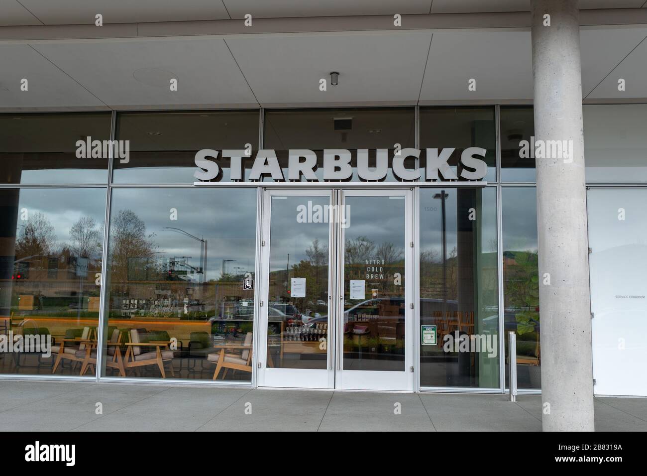 Starbucks signs hi-res stock photography and images - Alamy