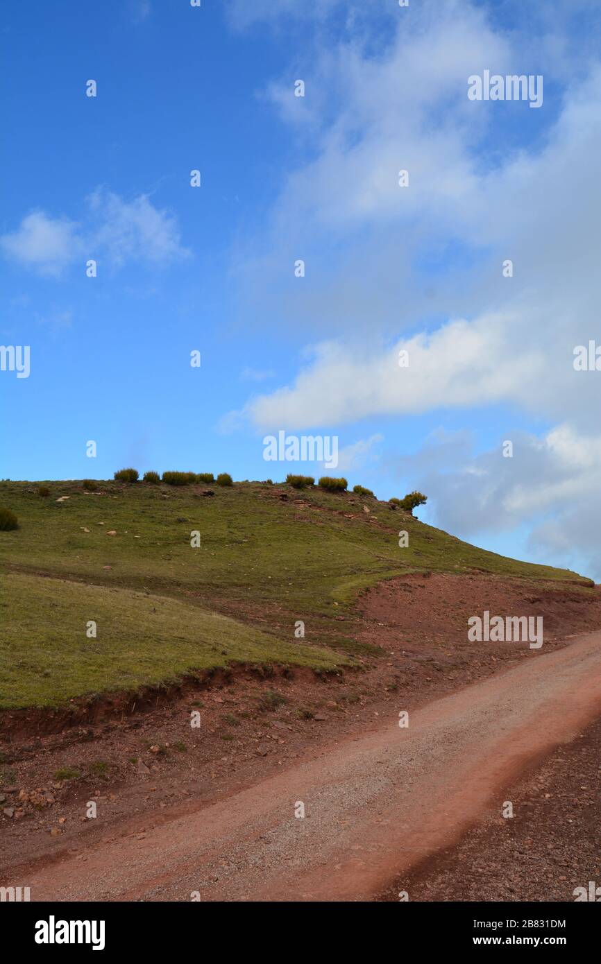 Caminar soleado hi-res stock photography and images - Alamy