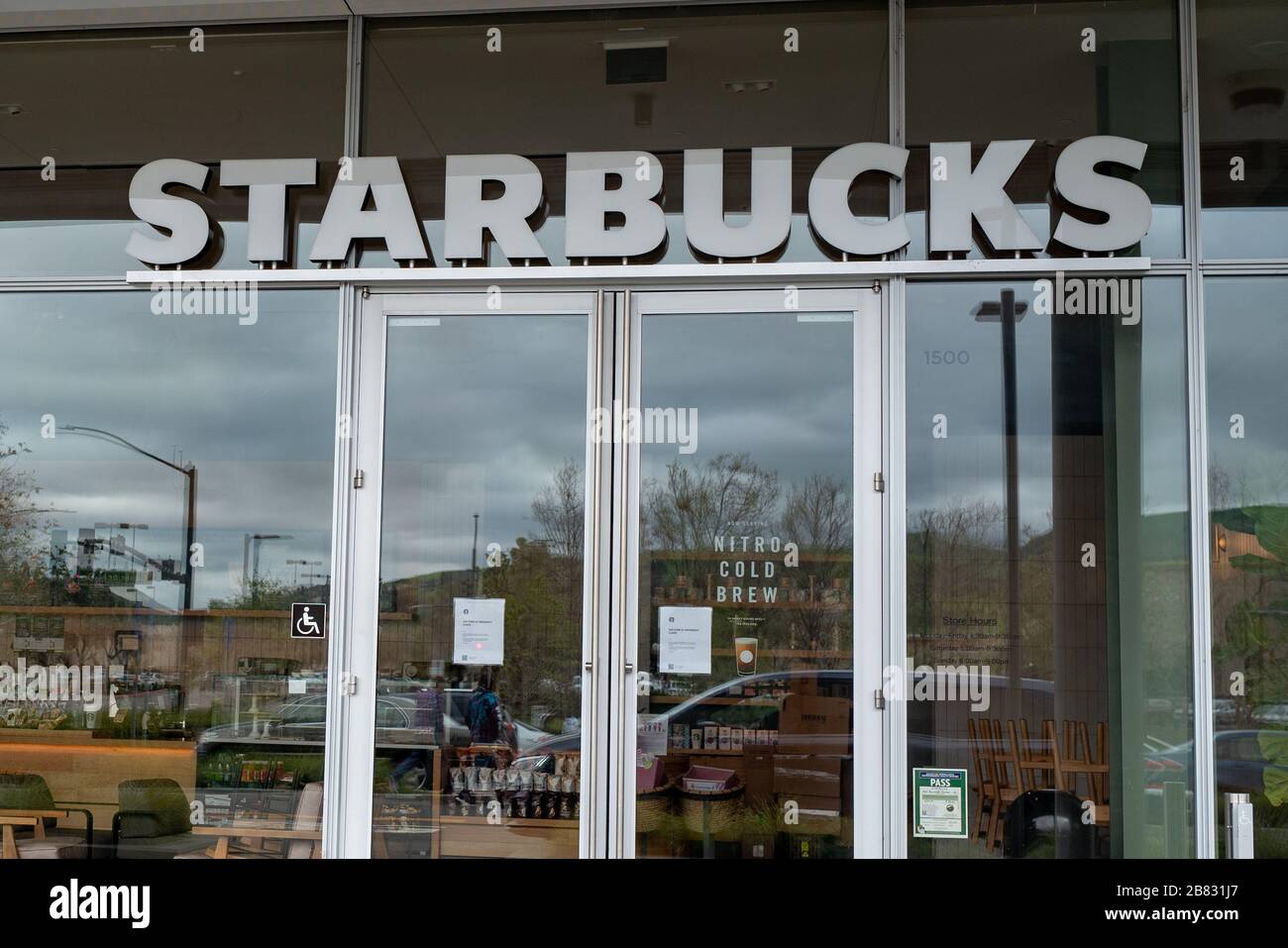 Starbucks signs hi-res stock photography and images - Alamy