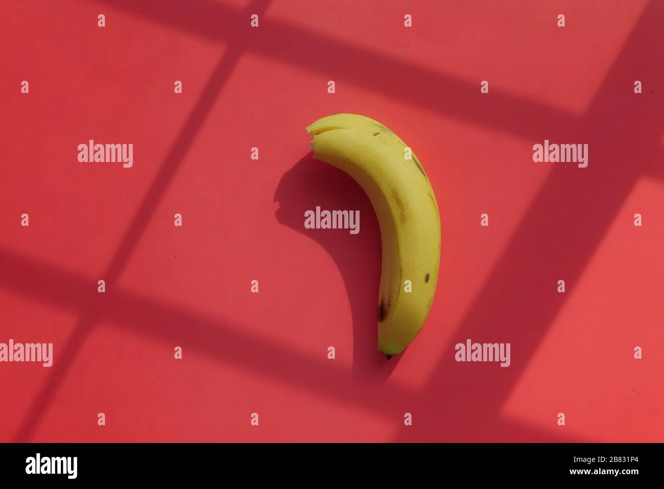 Single red banana hi-res stock photography and images - Alamy