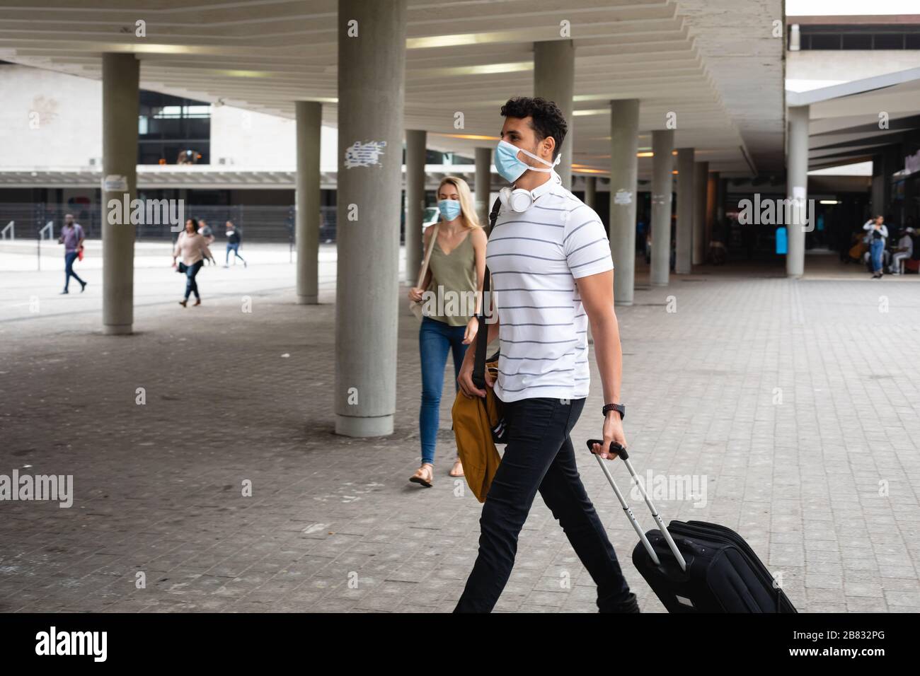 Wearing a mask outside hi-res stock photography and images - Alamy