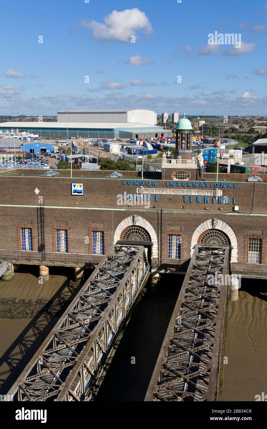 Tilbury port hi-res stock photography and images - Alamy