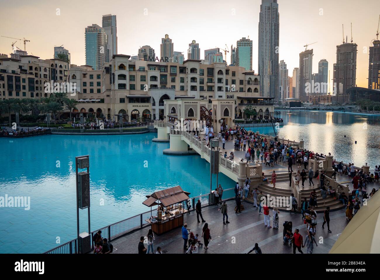Tourists around Downtown Dubai | Massive crowds of people around Burj ...