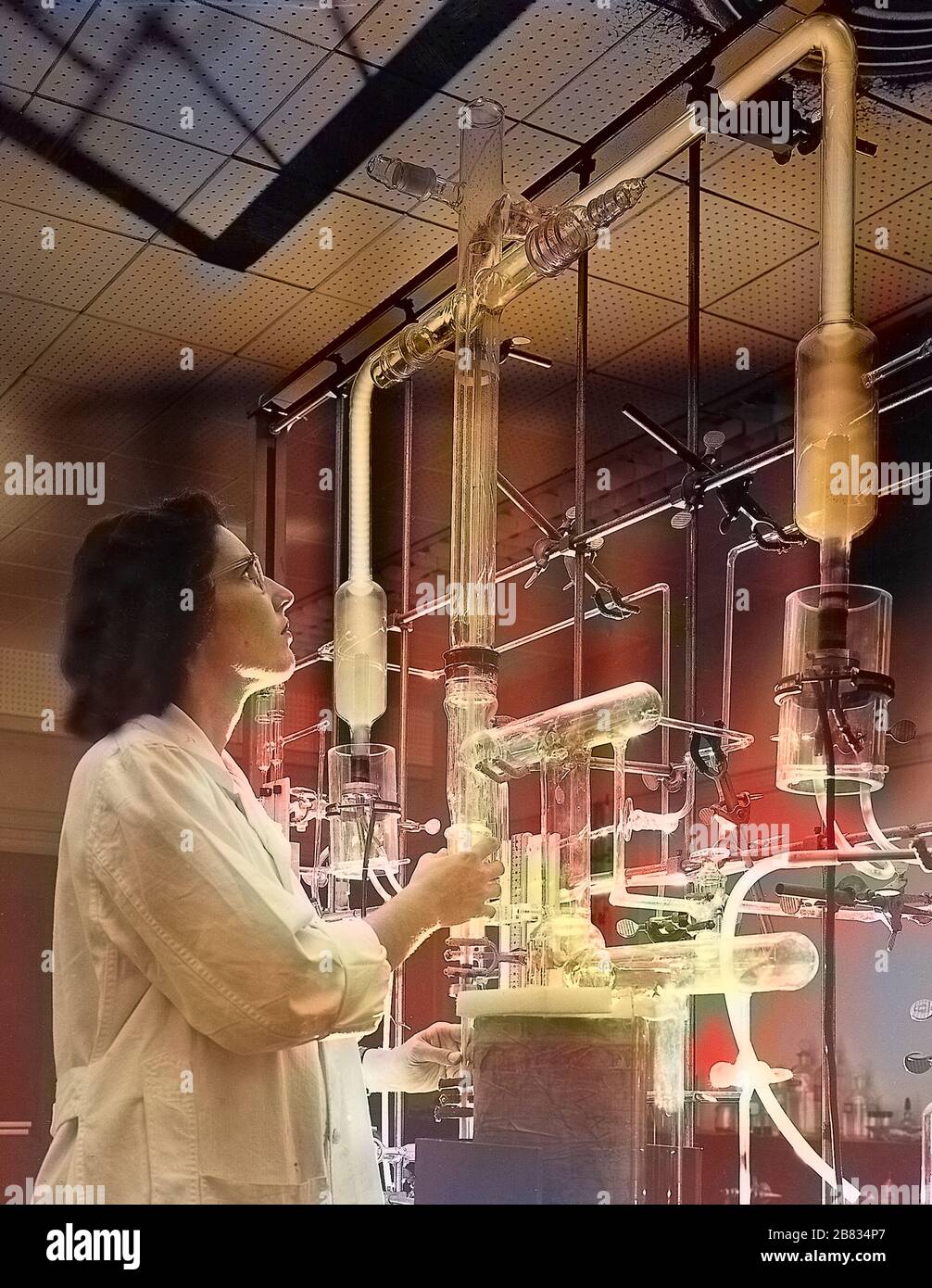 Physicists working hi-res stock photography and images - Alamy