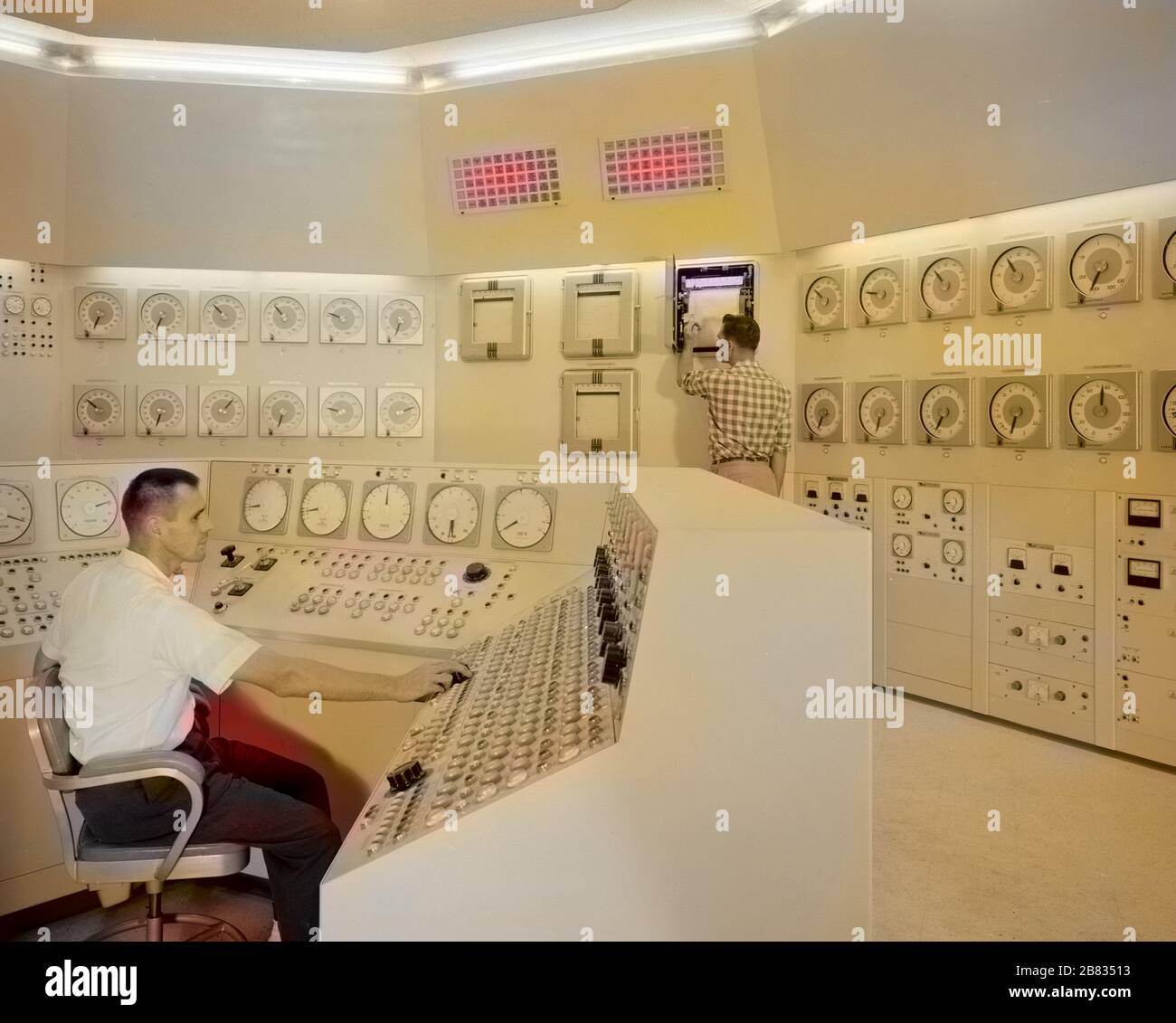 Reactor control room hi-res stock photography and images - Alamy