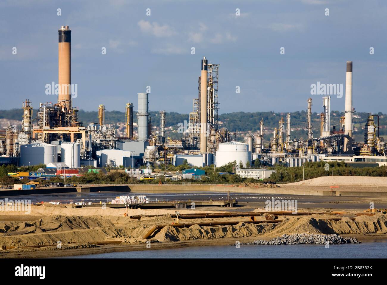 Oil refinery in Southend-on-Sea, River Thames, Essex County, England ...