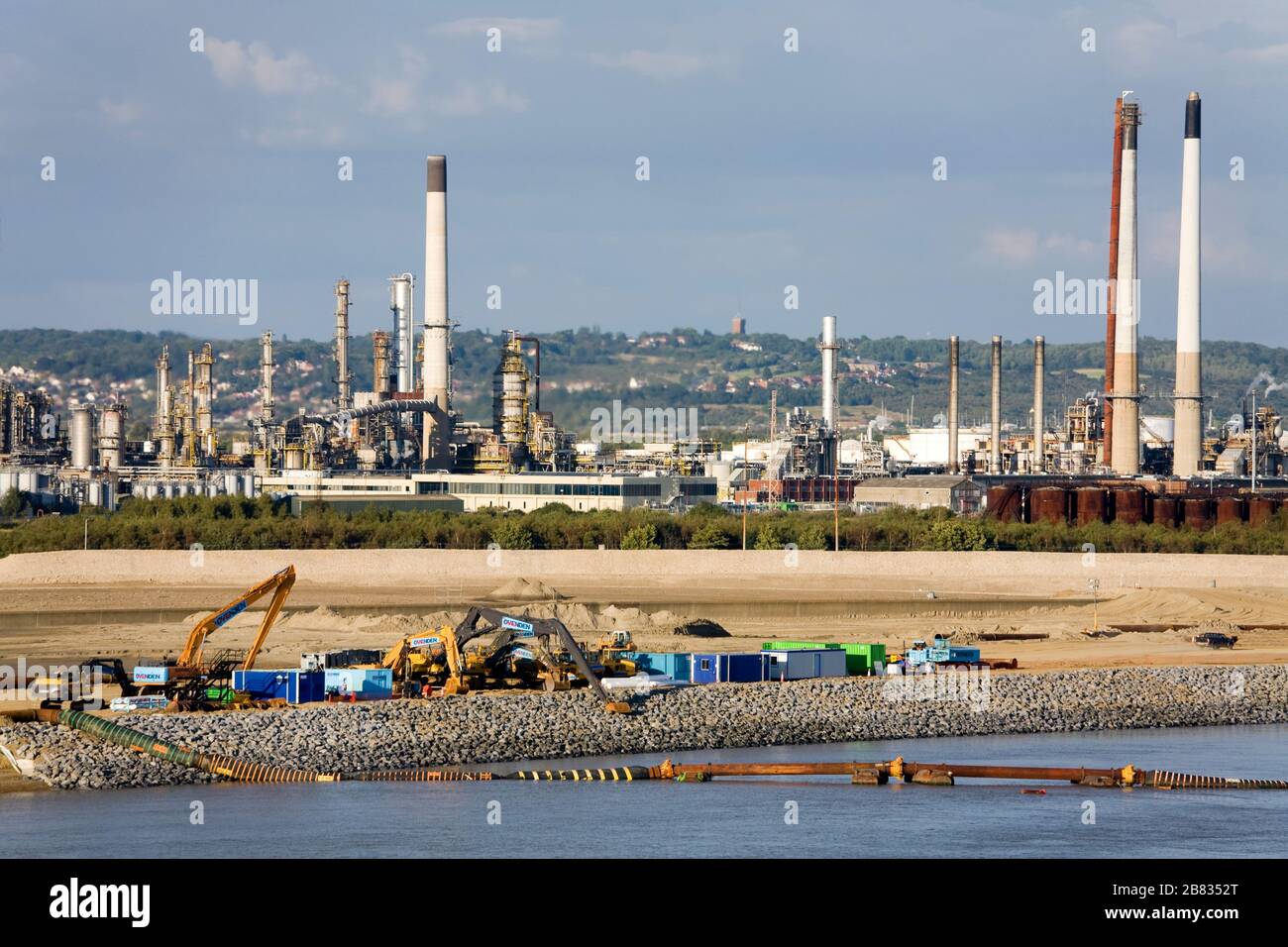 Thames refinery hi-res stock photography and images - Alamy