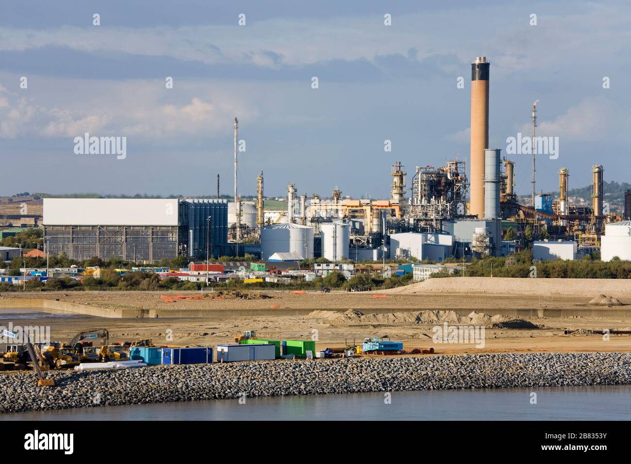Oil refinery in Southend-on-Sea, River Thames, Essex County, England ...
