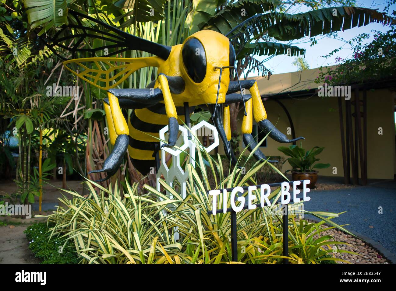 Big white farm house hi-res stock photography and images - Alamy