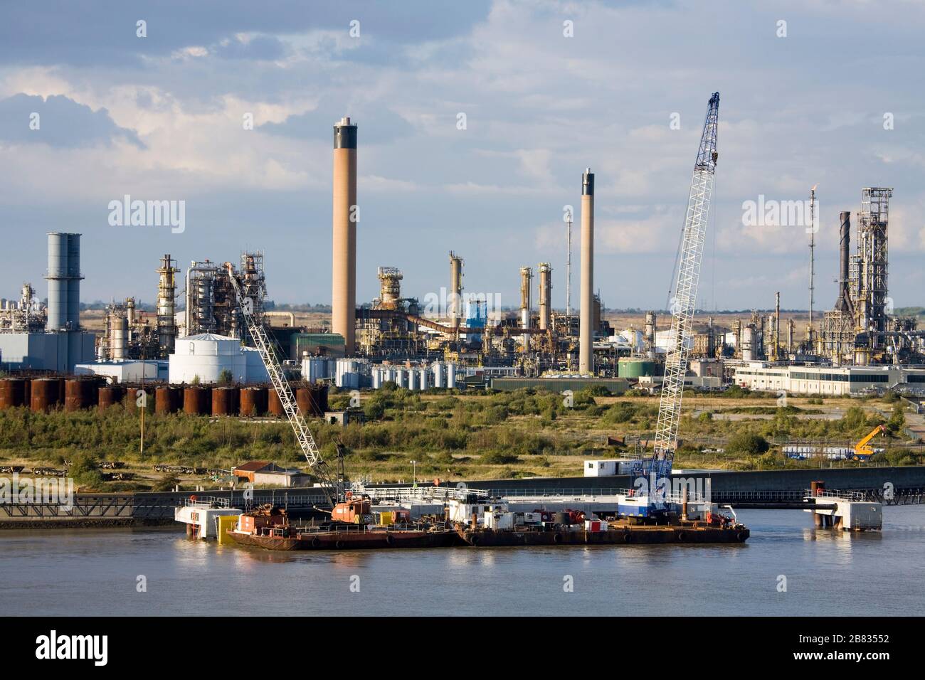 Oil refinery in Southend-on-Sea, River Thames, Essex County, England ...