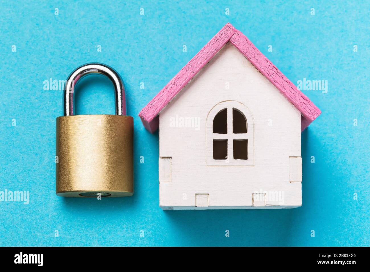 Top lock cottage hi-res stock photography and images - Alamy