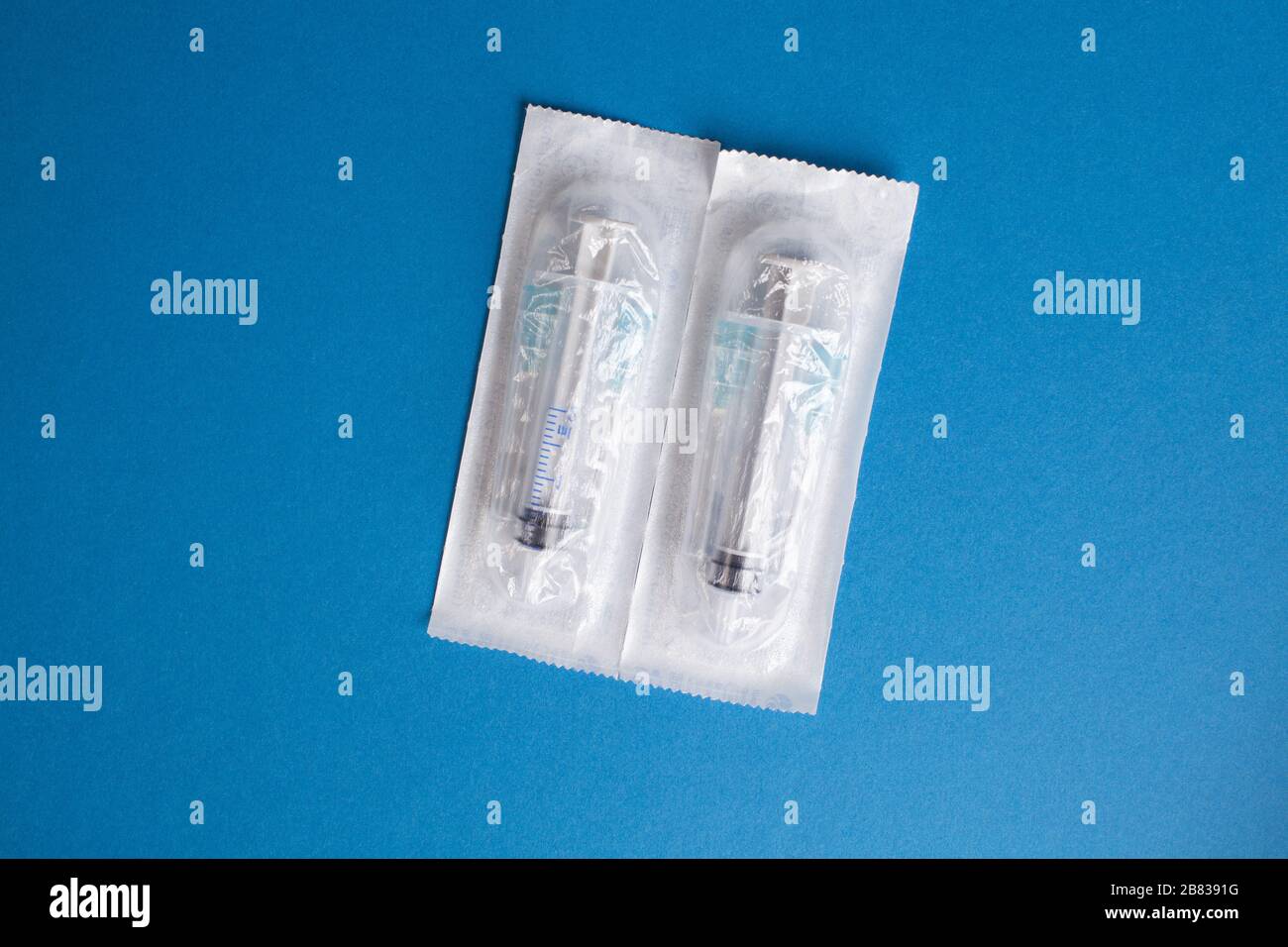 Empty syringes hi-res stock photography and images - Alamy