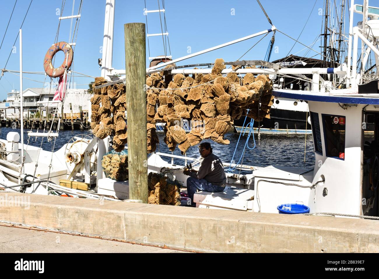 Sponge boat hi-res stock photography and images - Alamy