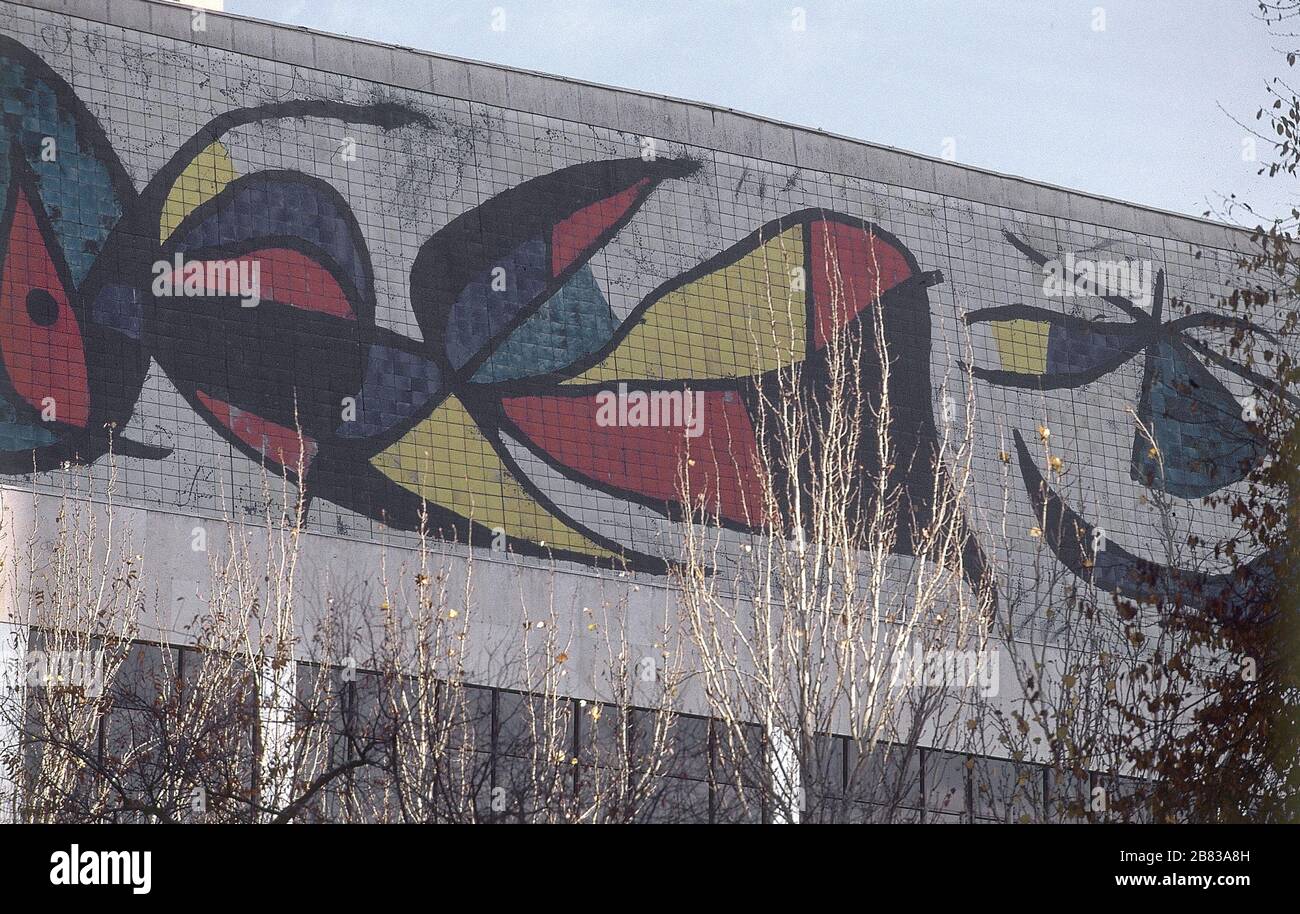 MURAL CERAMICO REALIZADO EN 1980. Author: JOAN MIRO. Location: PALAZZO ...