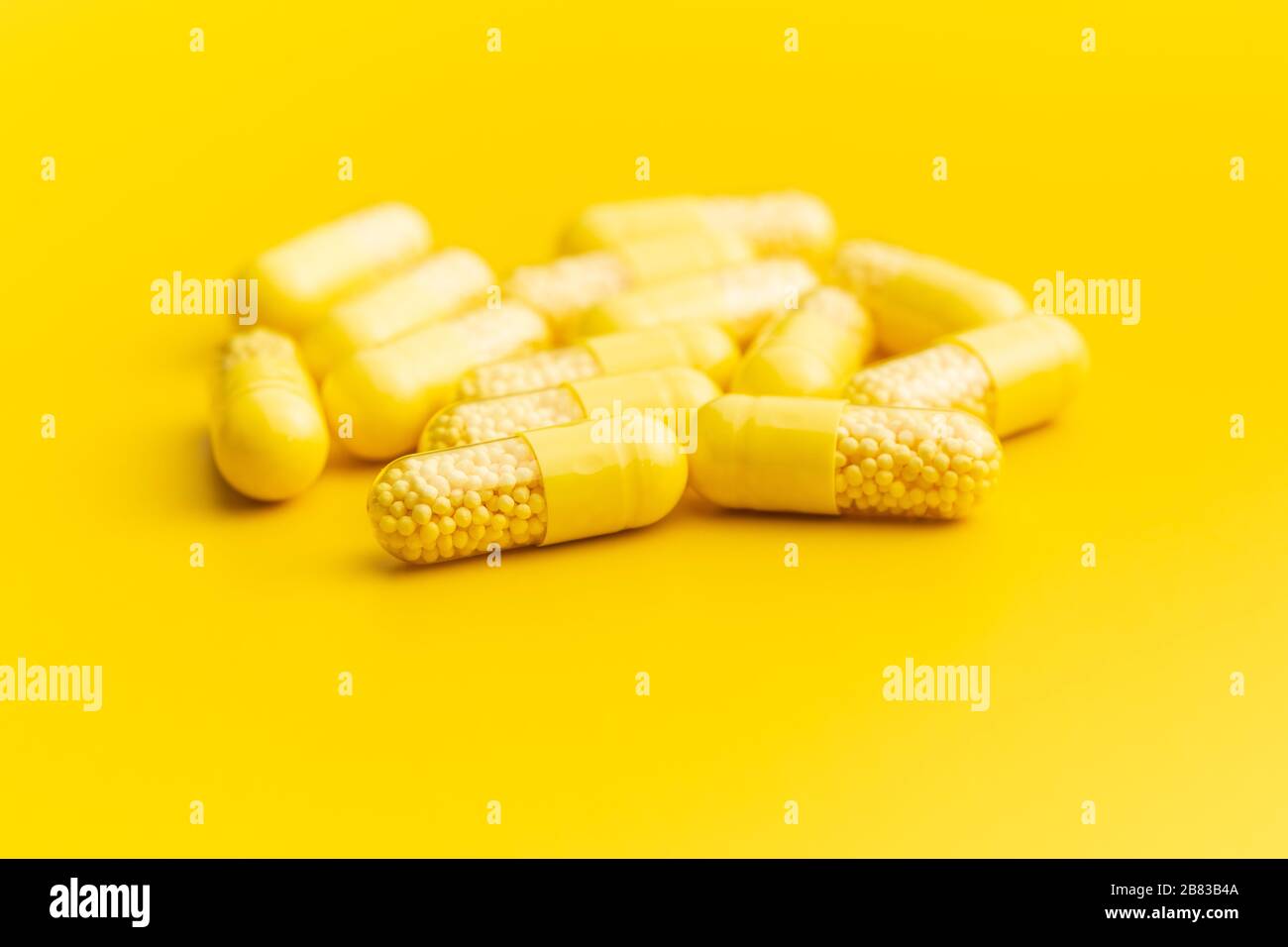 Vitamin capsules. Vitamin C pills on yellow background Stock Photo - Alamy