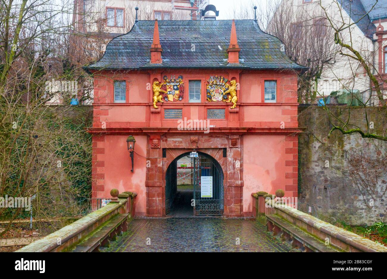 Entrance building to the Residential Palace Darmstadt and the palace ...
