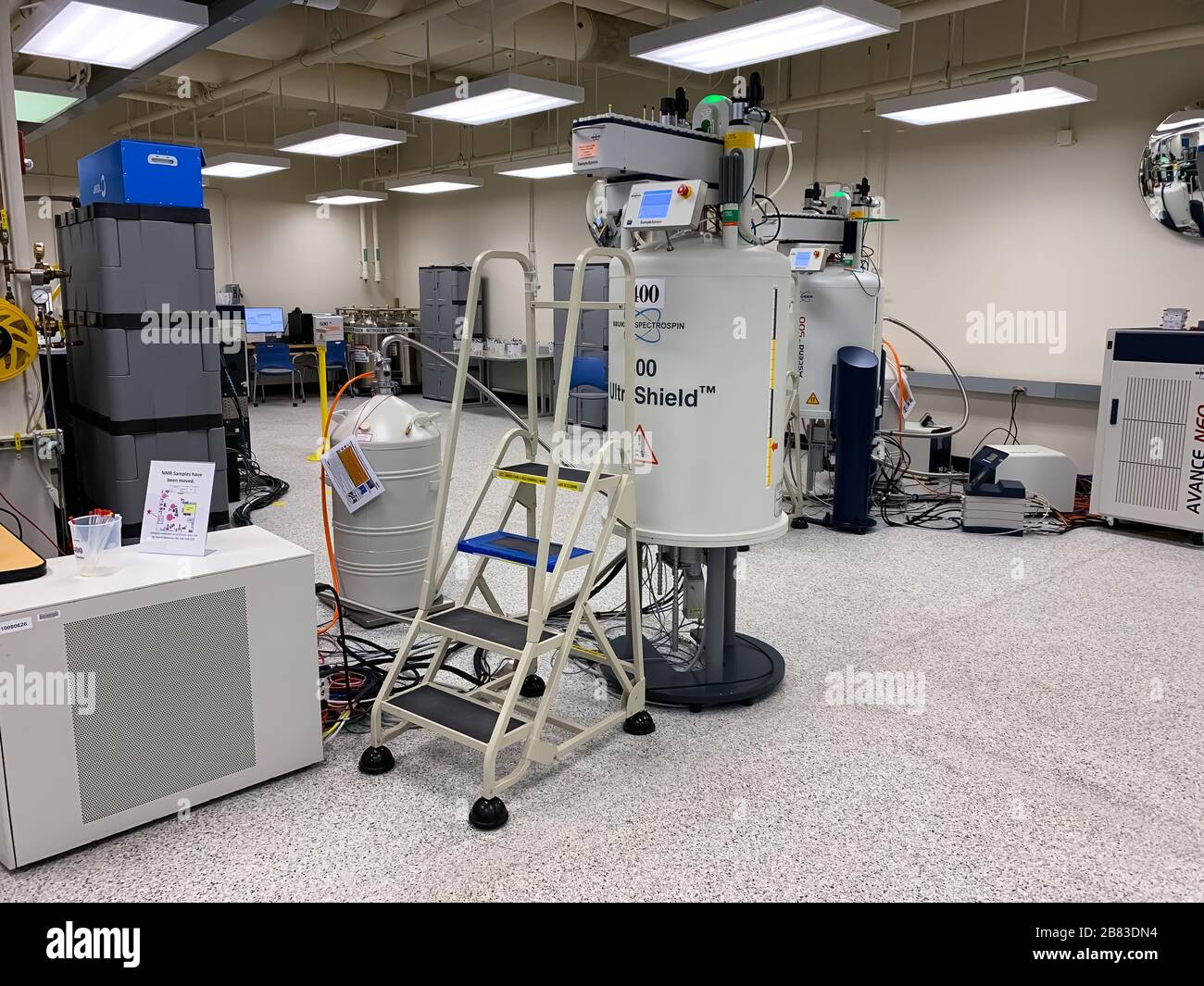 Nmr machine hi-res stock photography and images - Alamy