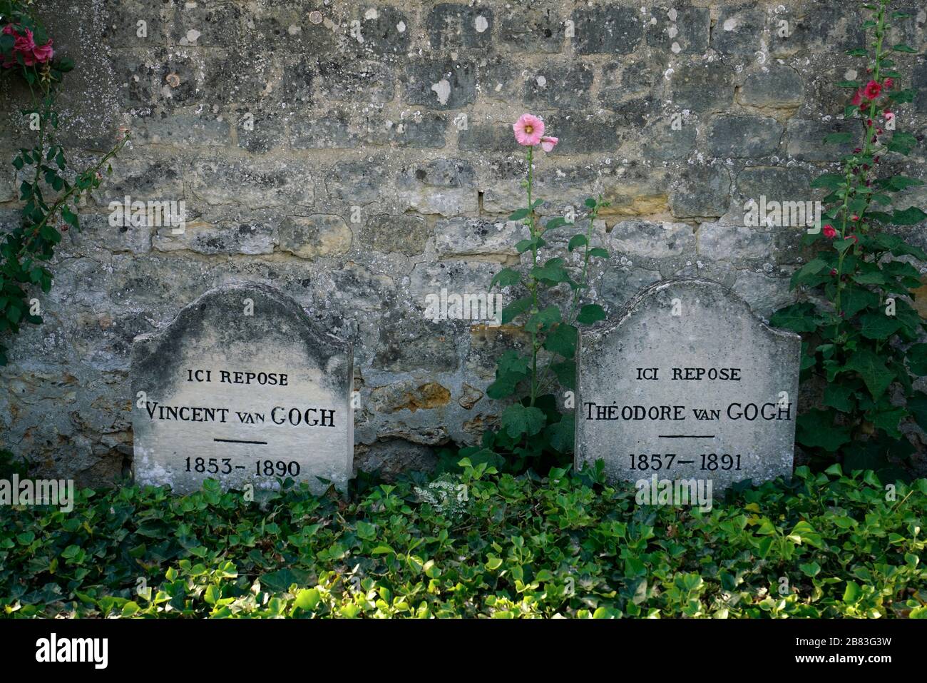 The grave of Vincent Van Gogh and Theo van Gogh in Auvers-sur-Oise cemetery.Auvers-sur-Oise ...