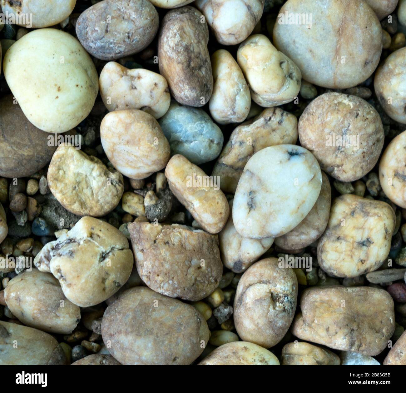 Stone wall rounded stones hi-res stock photography and images - Alamy