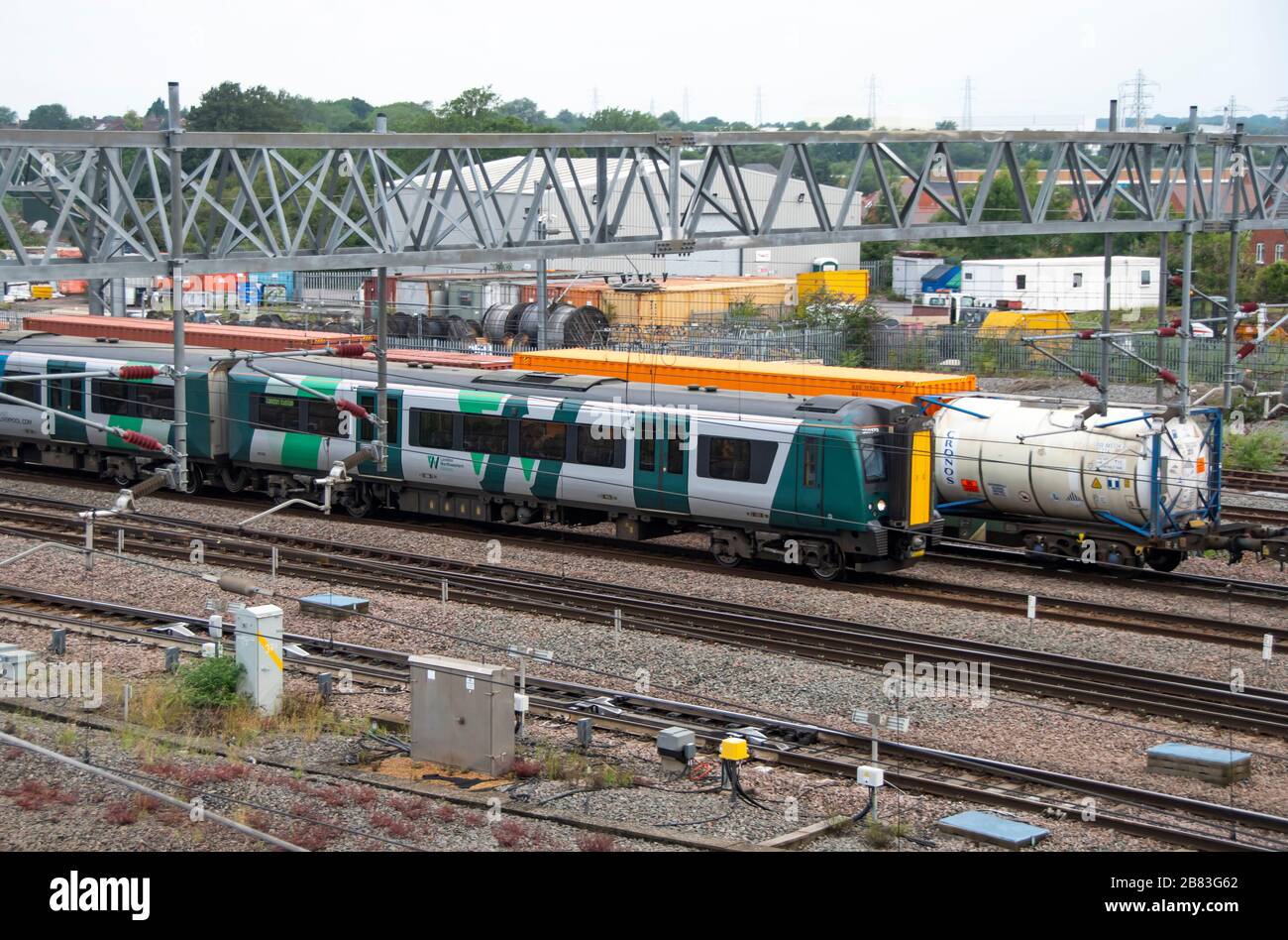 London Northwestern Railway train, Class 350, Electric Multiple Unit ...