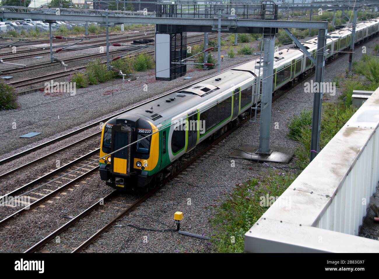 London Northwestern Railway train, Class 350, Electric Multiple Unit ...