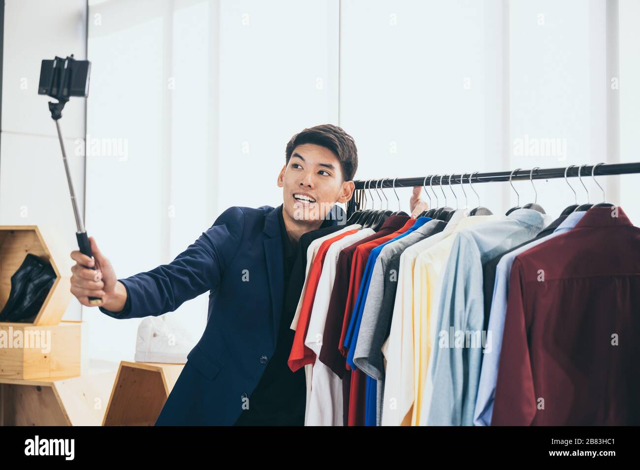 Web vlogger hi-res stock photography and images - Alamy