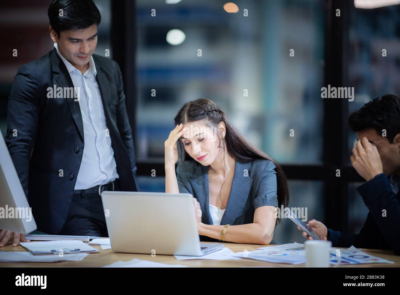 Business people have headaches from hard work Stock Photo - Alamy