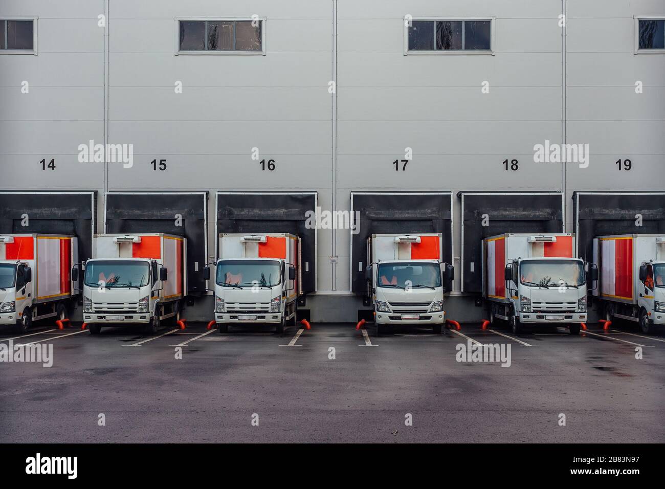 Loading lorry docks hi-res stock photography and images - Alamy